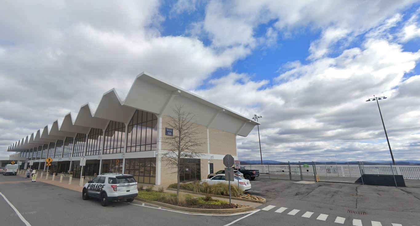 Report: Minimal disruptions after pilot radioed engine trouble to Tri Cities Airport - SuperTalk ...